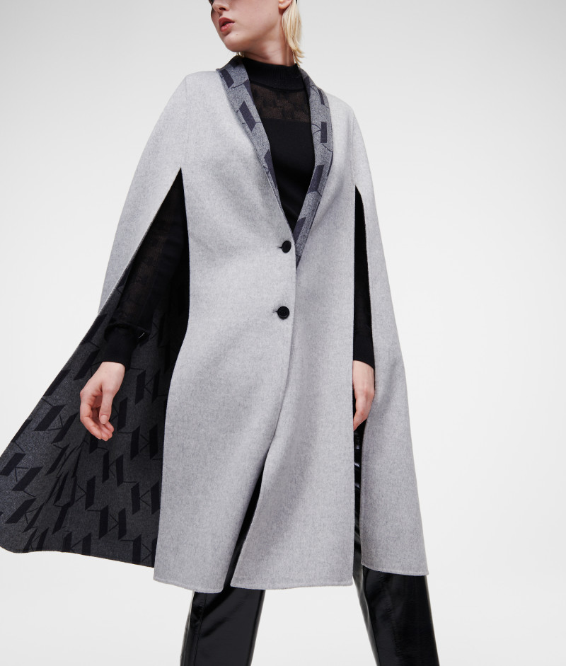 KABÁT KARL LAGERFELD REVERSIBLE CAPE W/ MONOGRAM LIGHT GREY/KL MONOGRAM ...