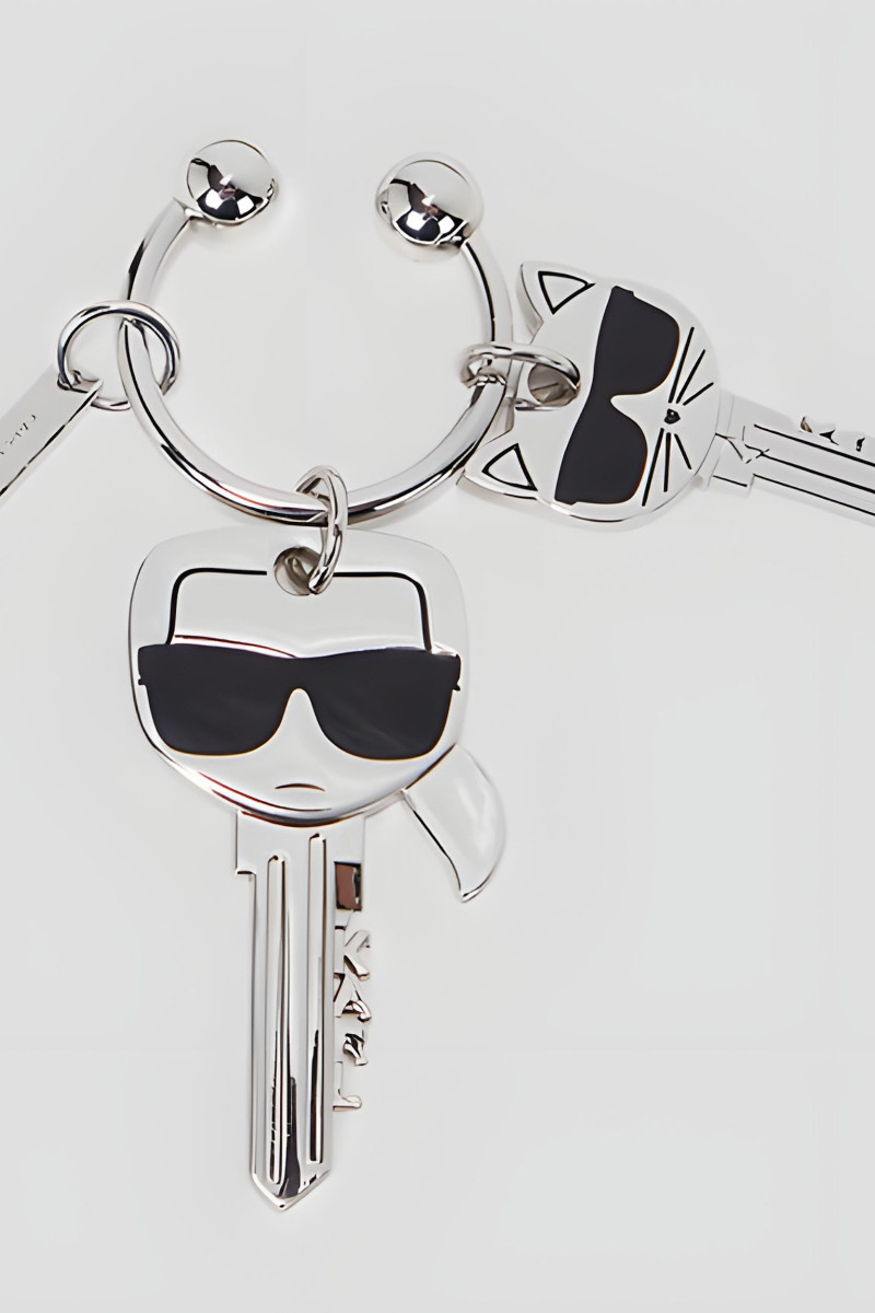 KULCSTARTÓ KARL LAGERFELD K/IKONIK 2.0 KEY CHARM KEYRING SILVER ...