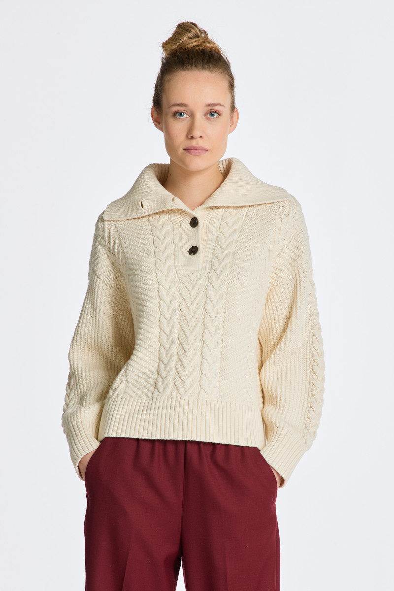 GARBÓ GANT CABLE TEXTURE BUTTONED ROLL NECK CREAM | GANT HU