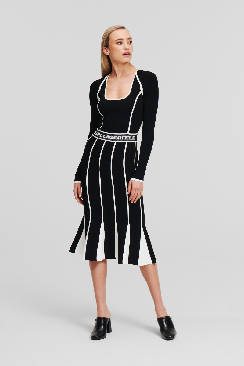 RUHA KARL LAGERFELD LSLV LOGO KNIT DRESS BLACK/WHITE | VERMONT HU